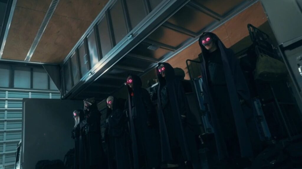 放送局占拠 第1話｜和泉撃たれて視聴者騒然！妖党9人の正体は？座敷童＝齋藤なぎさ説が有力 | ドラマログ | ドラマ速報＆ネタバレメディア